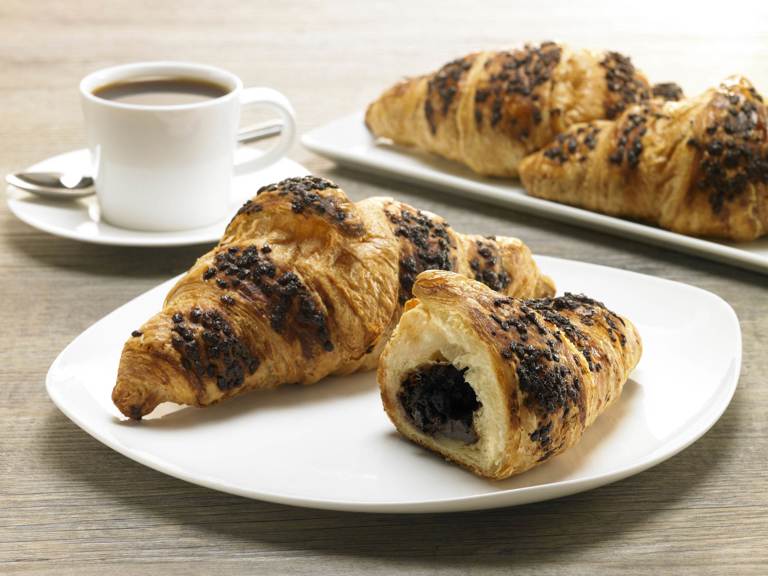 PREMIUM CROISSANT HAZELNUT-CHOCO 95g | Lantmännen Unibake